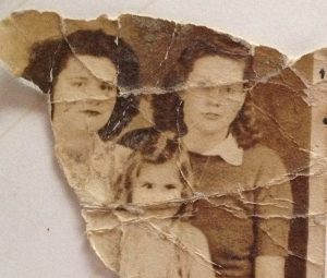 What You Need to Know About Restoring Ripped Photos